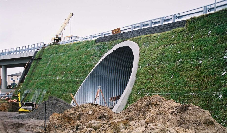 Earth reinforced structures: retaining walls and embankments - INORA ...
